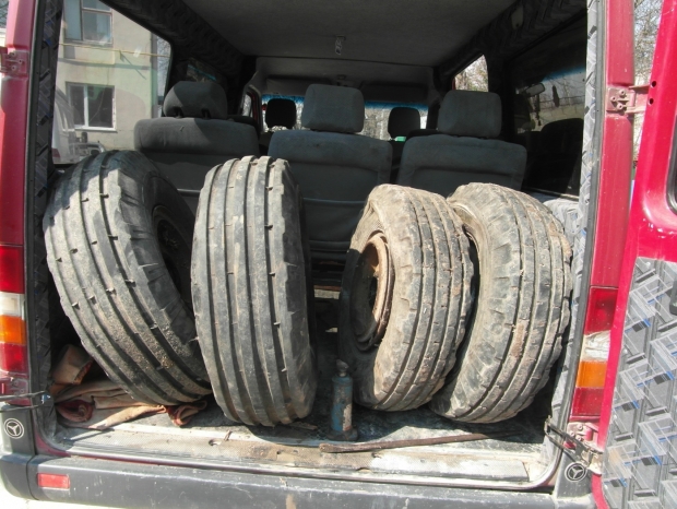 Tineri cercetaţi pentru furt de roţi auto - Eveniment Valcean