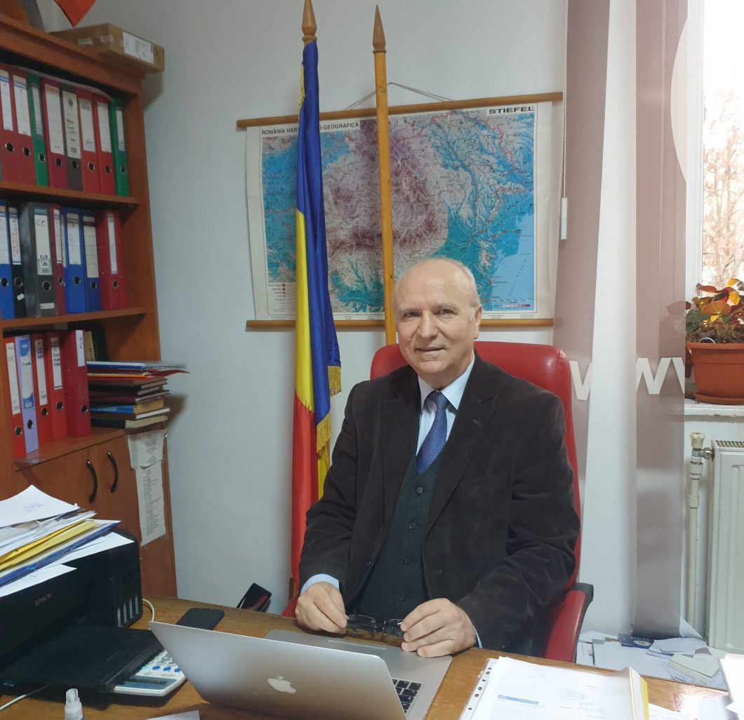 Constantin Rotaru, președintele Partidului Socialist Român, îi taxează ...