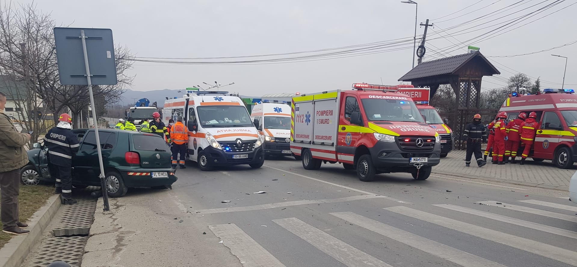 FOTO/VIDEO: Accident cu victime în zona OMV la Troianu - Eveniment Valcean