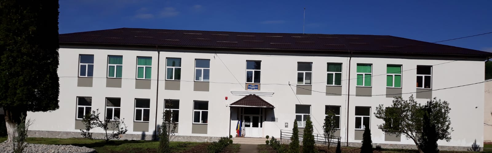 Şcoala "Ferigile" din Costeşti va avea şi un teren modern de sport ...