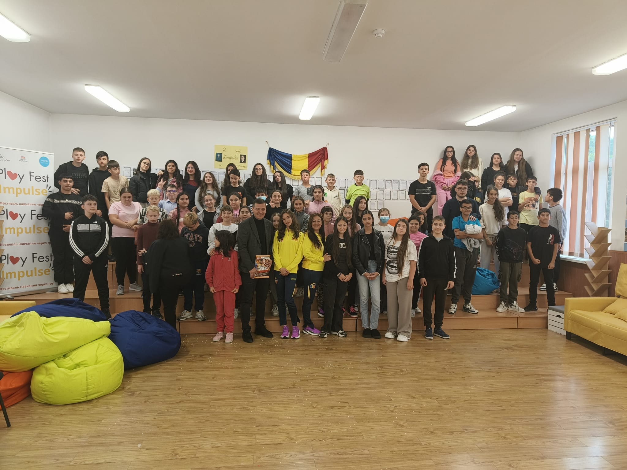 FOTO Ștefania Uță, alături de copiii din Ocnele Mari - Eveniment Valcean