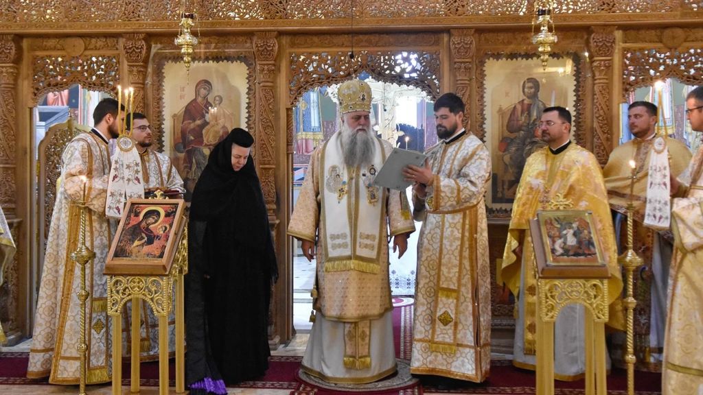 Maica Stavroforă Ambrozia, noua stareță la Mănăstirea Dintr-un Lemn ...